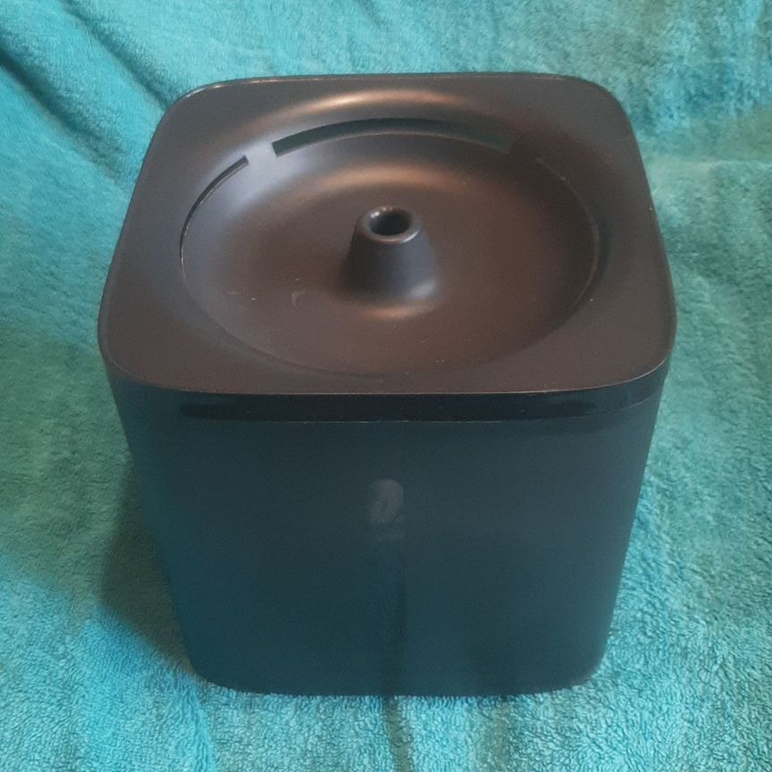 Фонтан поилка для кошек