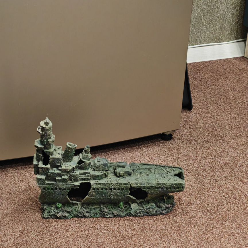 Пиратский корабль для рыбок