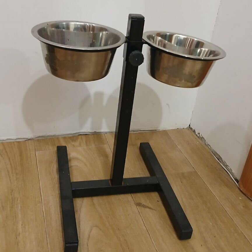 Миски для животных на стойке