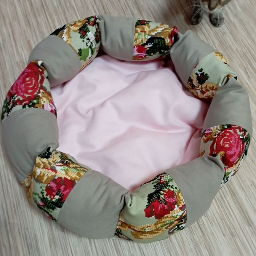 Лежанка для кошечки