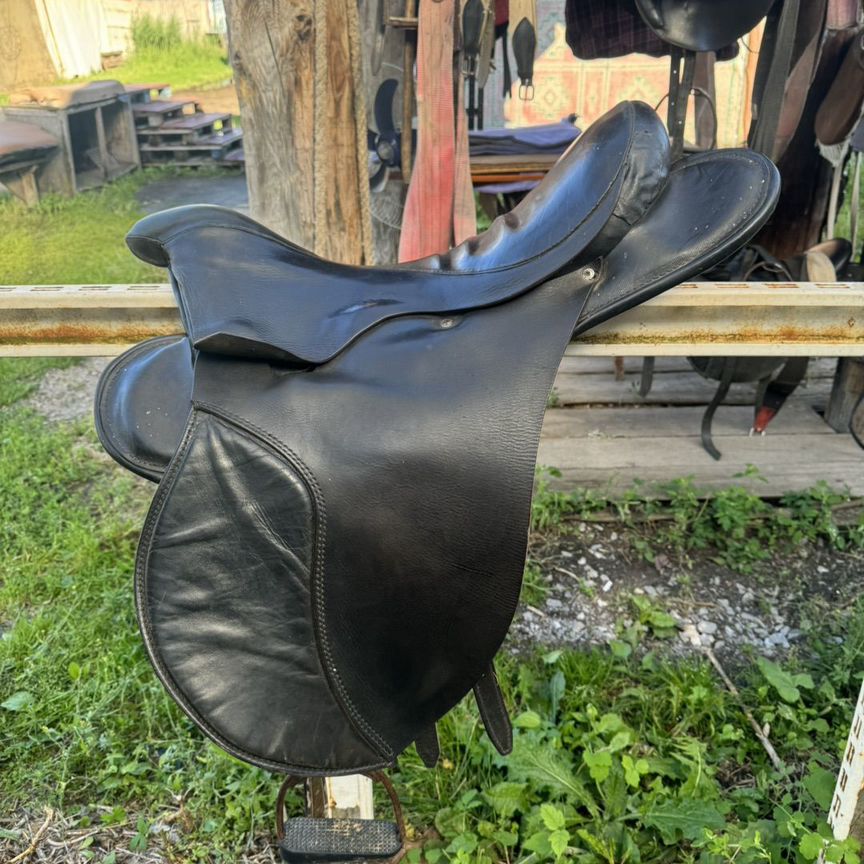 Седло для лошади