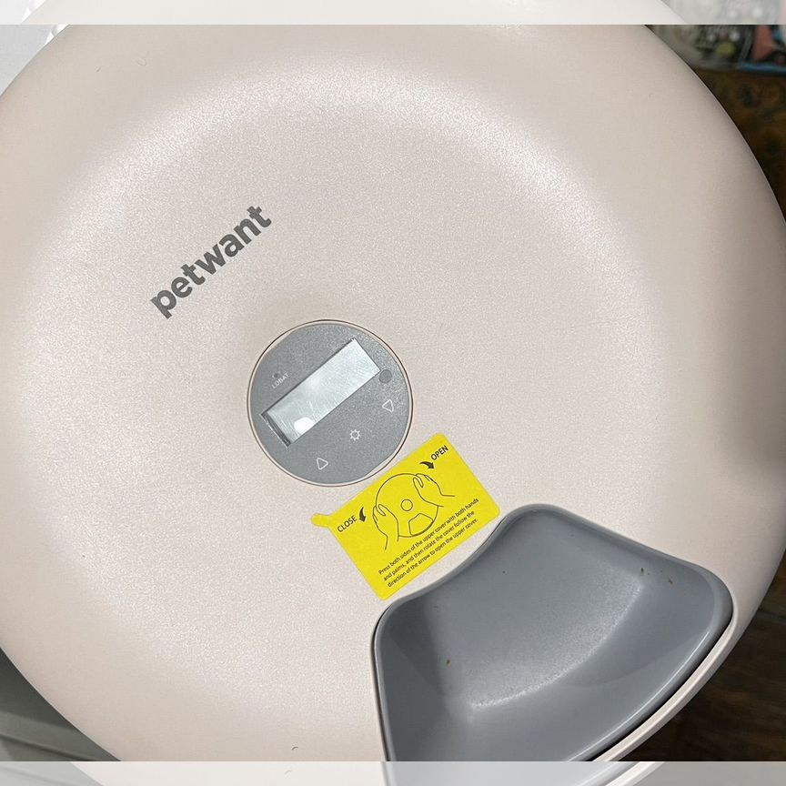 Автоматическая кормушка для животных