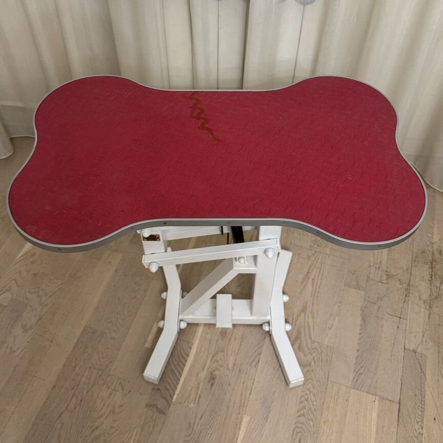 Два стола для стрижки собак - грумминга