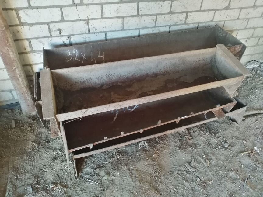 Кормушка для овец, птицы