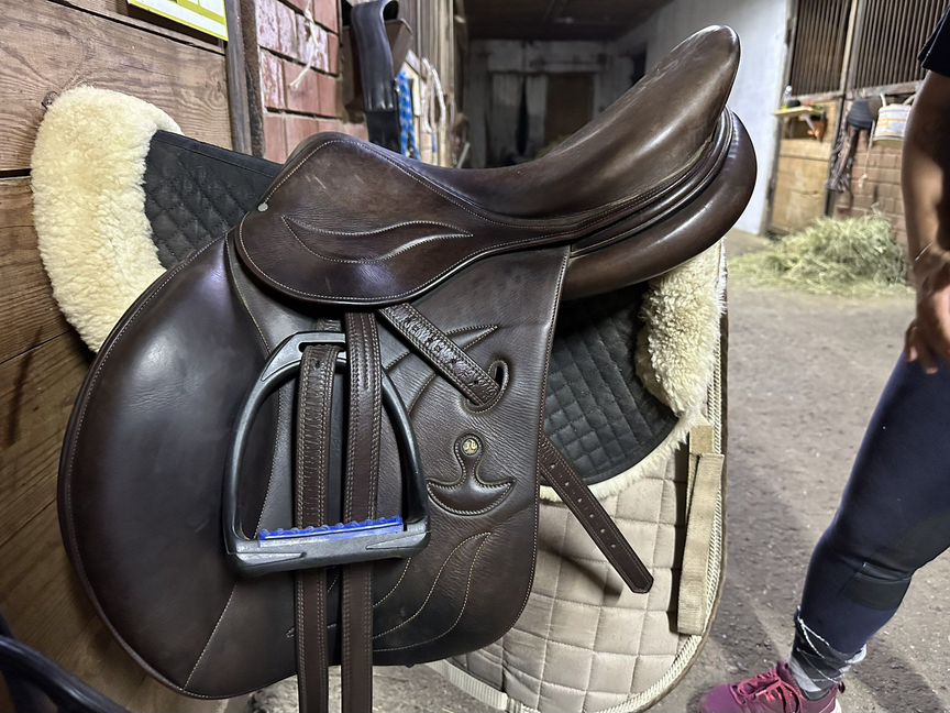 Конкурное седло