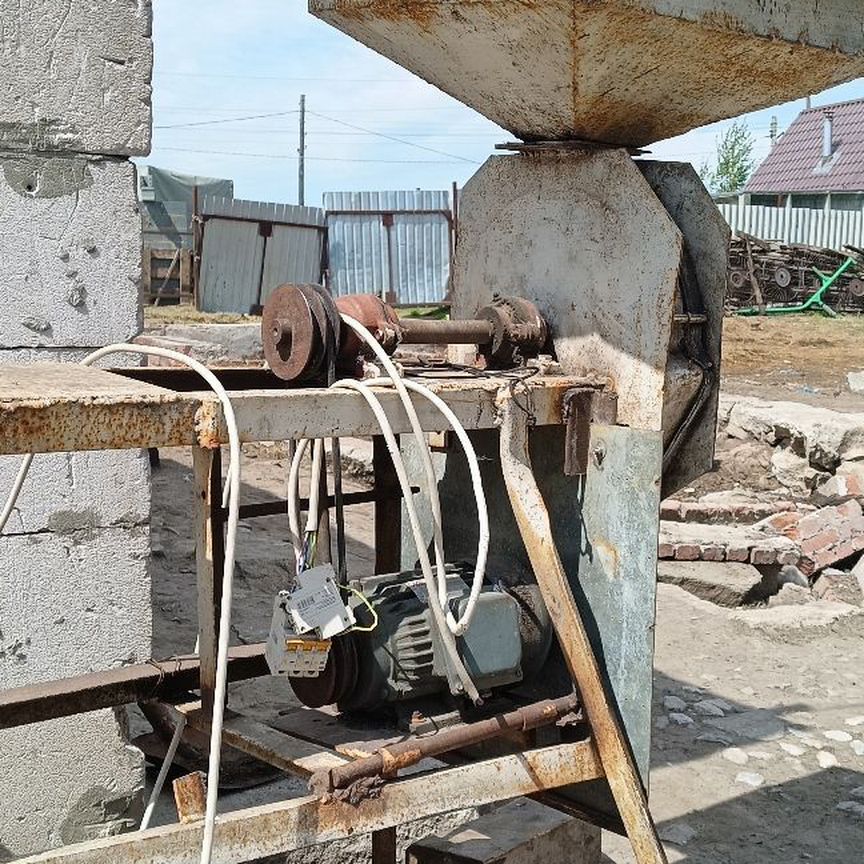 Зерно дробилка