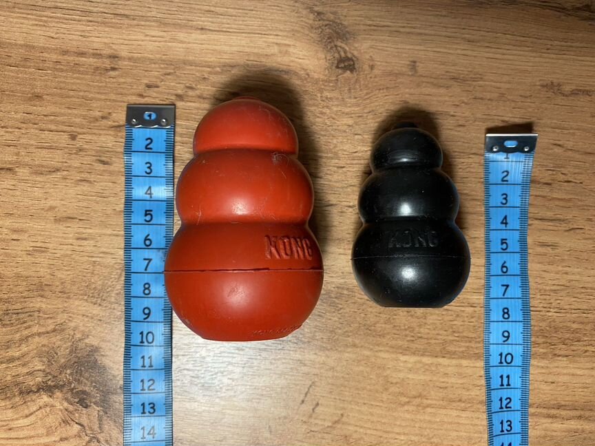 Игрушка дозатор Kong Classic Medium