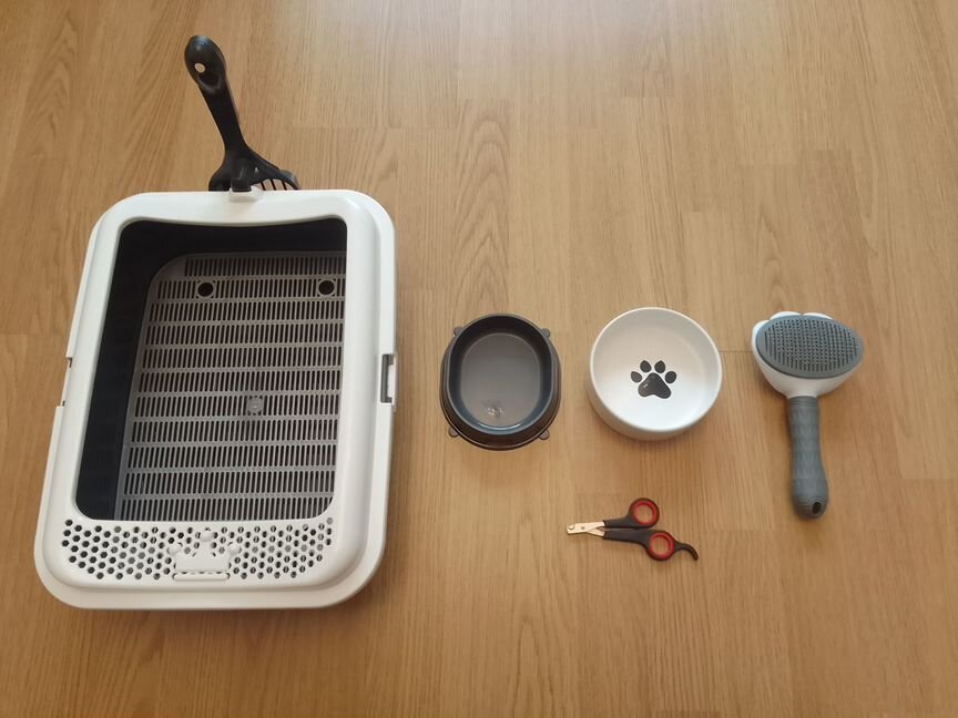 Лоток и принадлежности для кошек и котов