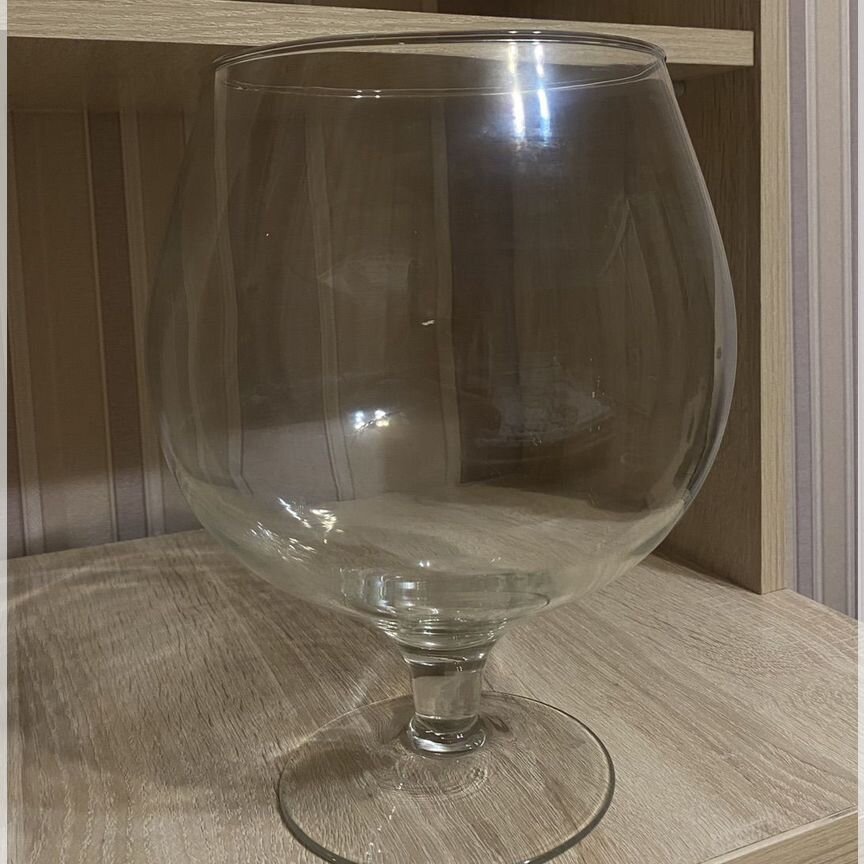 Аквариум в виде бокала