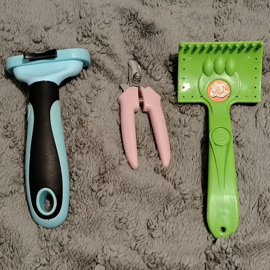 Фурминатор, пуходерка и когтерез для кошек