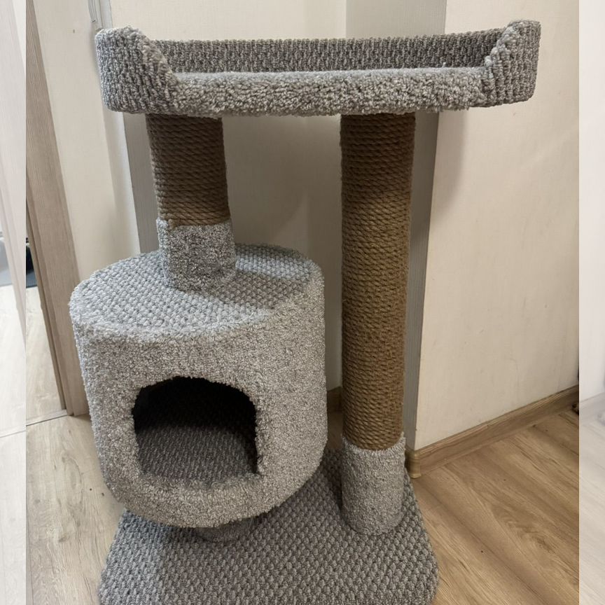 Когтеточка с домиком для кошек
