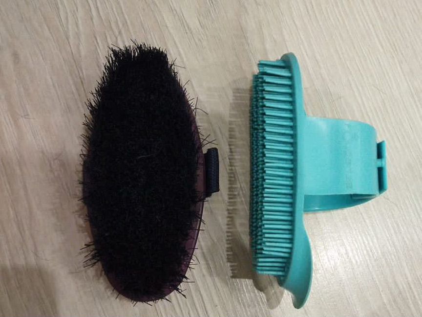 Щетки для лошади