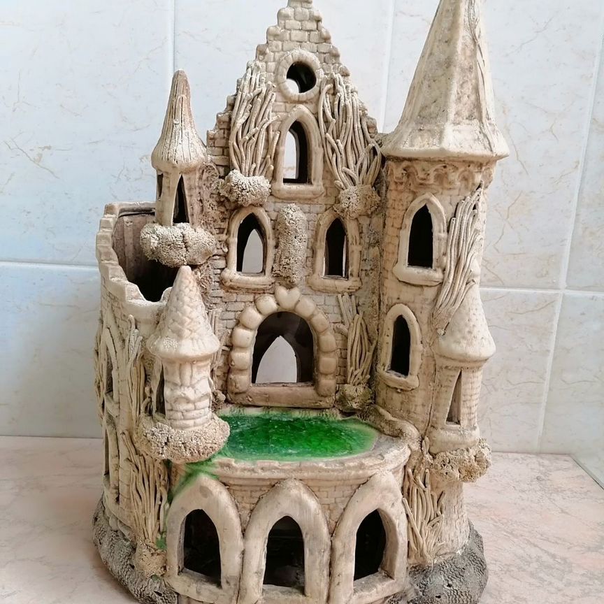 Аквариумный замок с гротами