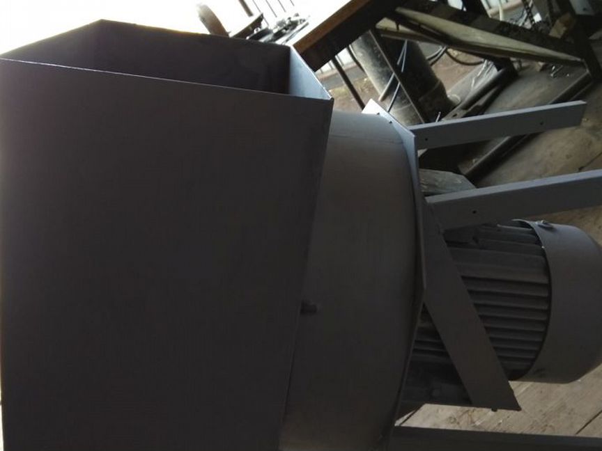 Молотковая зернодробилка