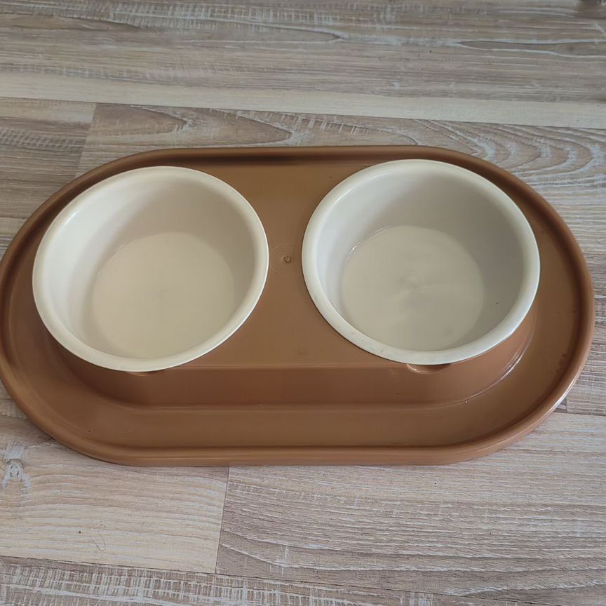 Лоток и миски для кошек