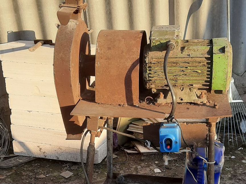 Зернодробилка