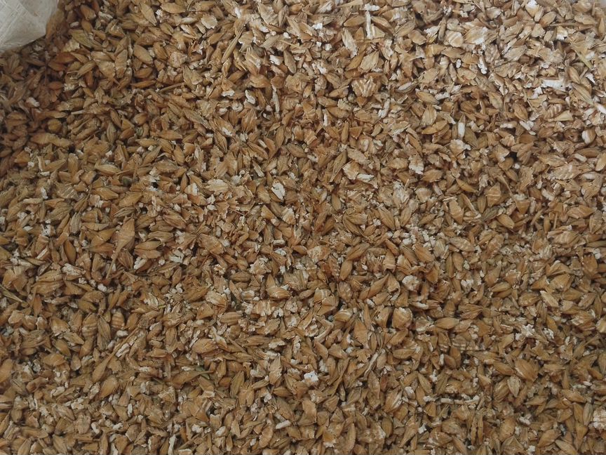 Давленное зерно, корма для животных