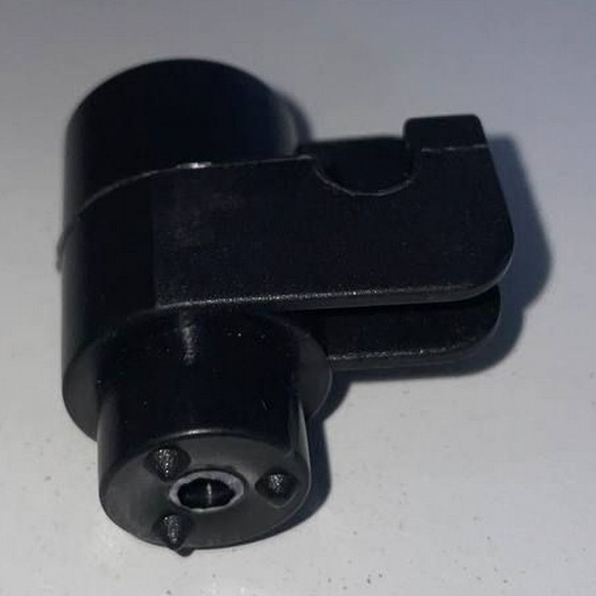 Изолятор фирменный под саморез для электропастуха