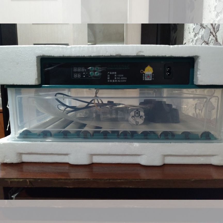 Инкубатор для яиц автоматический новый на 64 яйца