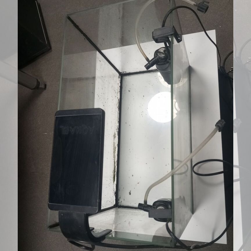 Аквариум с фильтрами и лампой