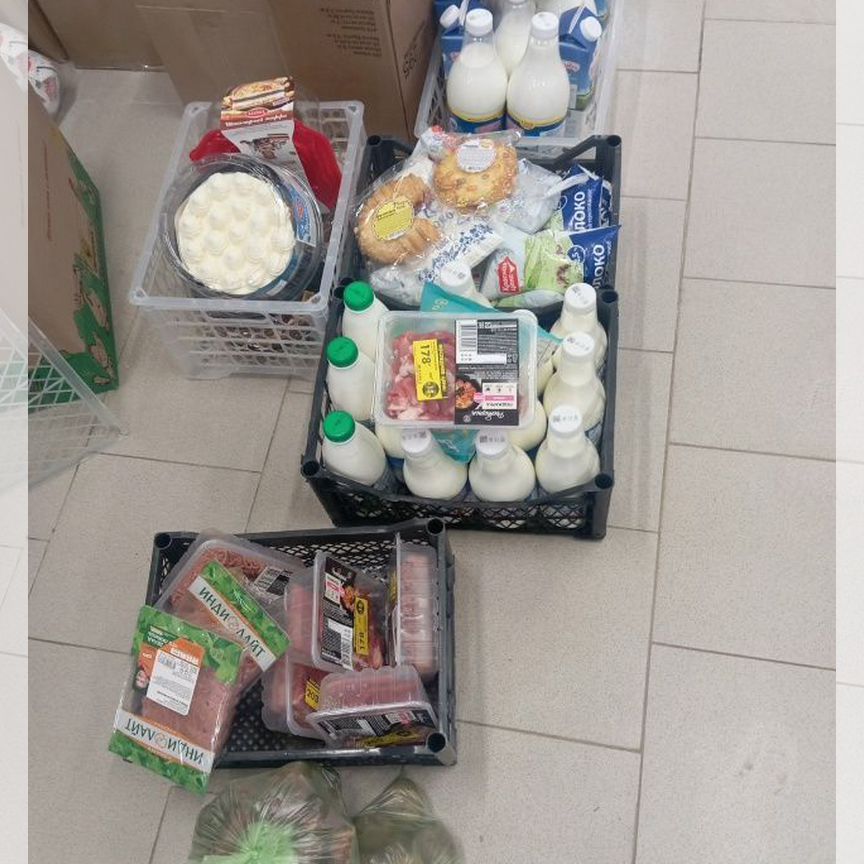 Продукты на корм животным коробка