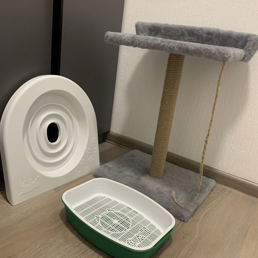 Лоток, когтеточка, система для приучения к унитазу