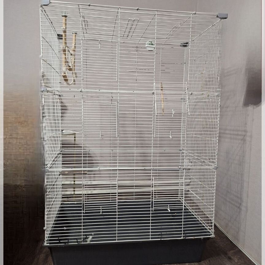 Большая клетка для попугаев или других птиц