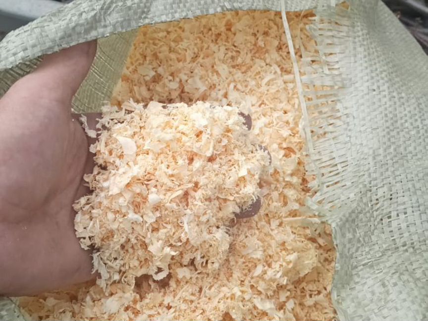 Опилки в мешках