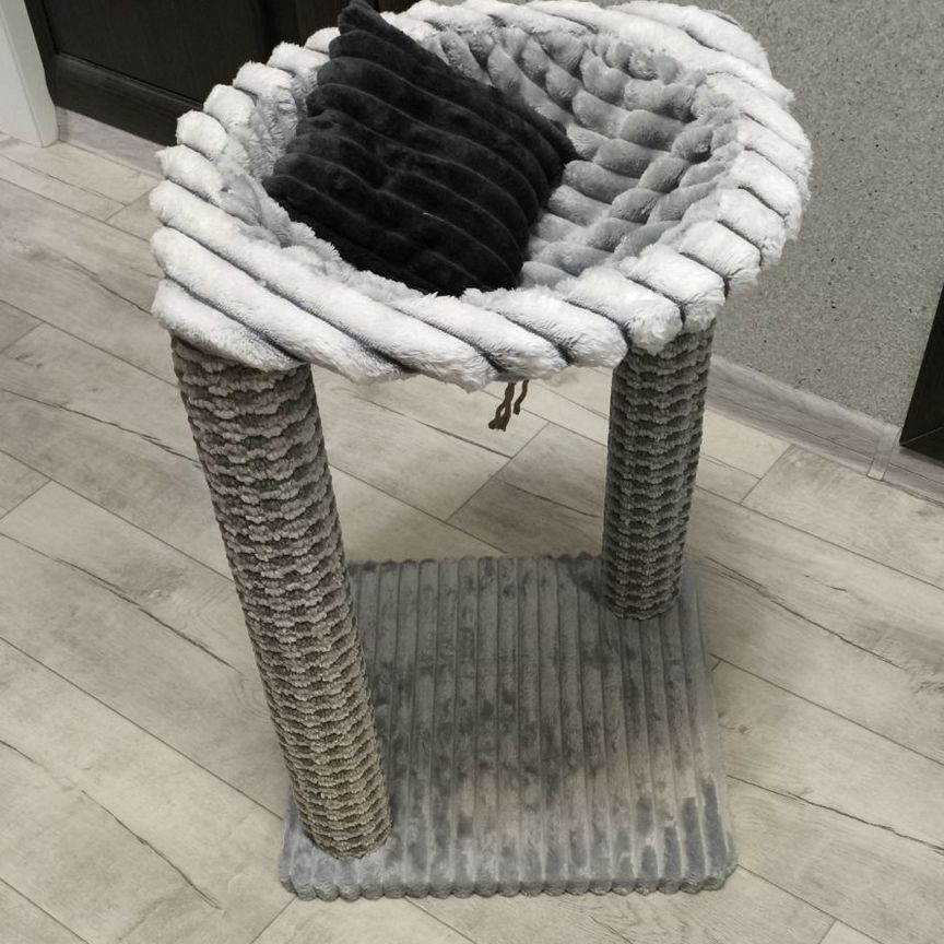 Когтеточка для кошек с лежанкой