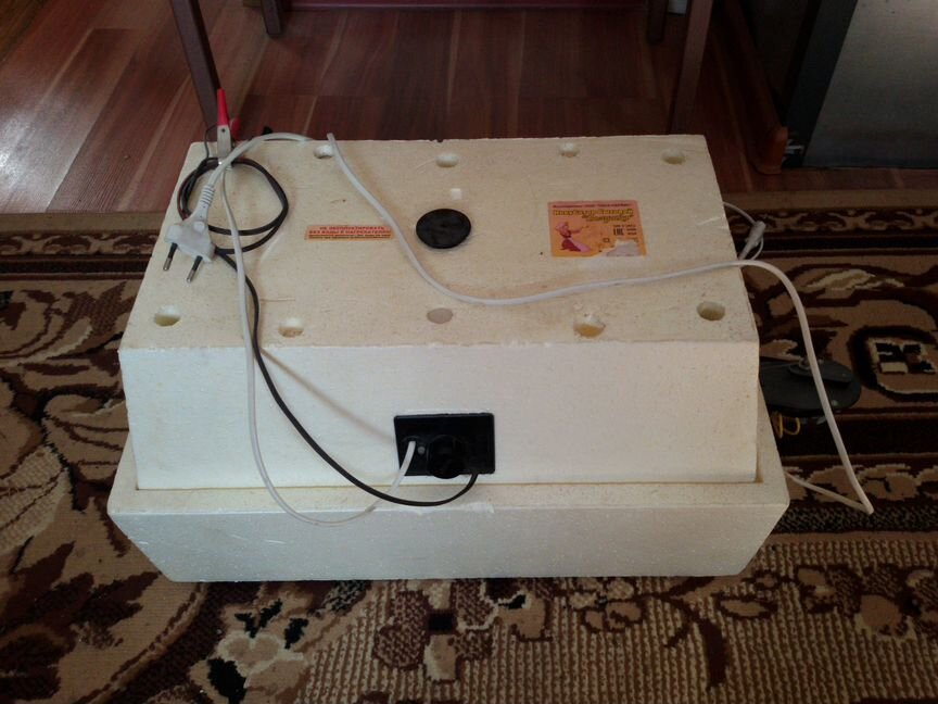 Инкубатор бытовой "Золушка" б/у на 28 яиц