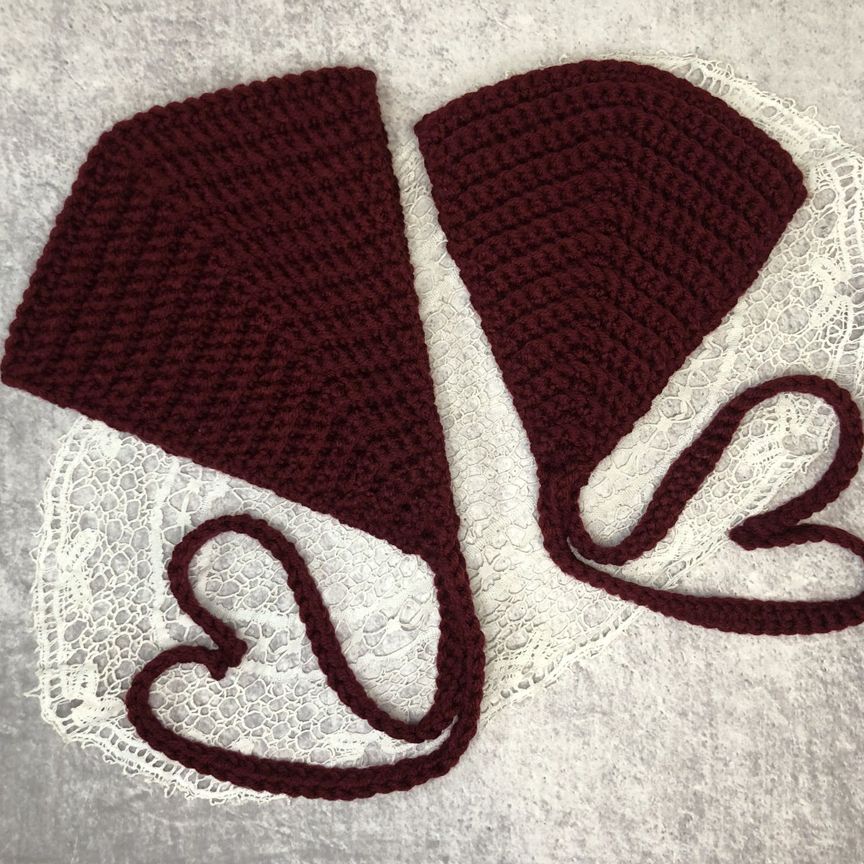 Вязаный чепчик женский