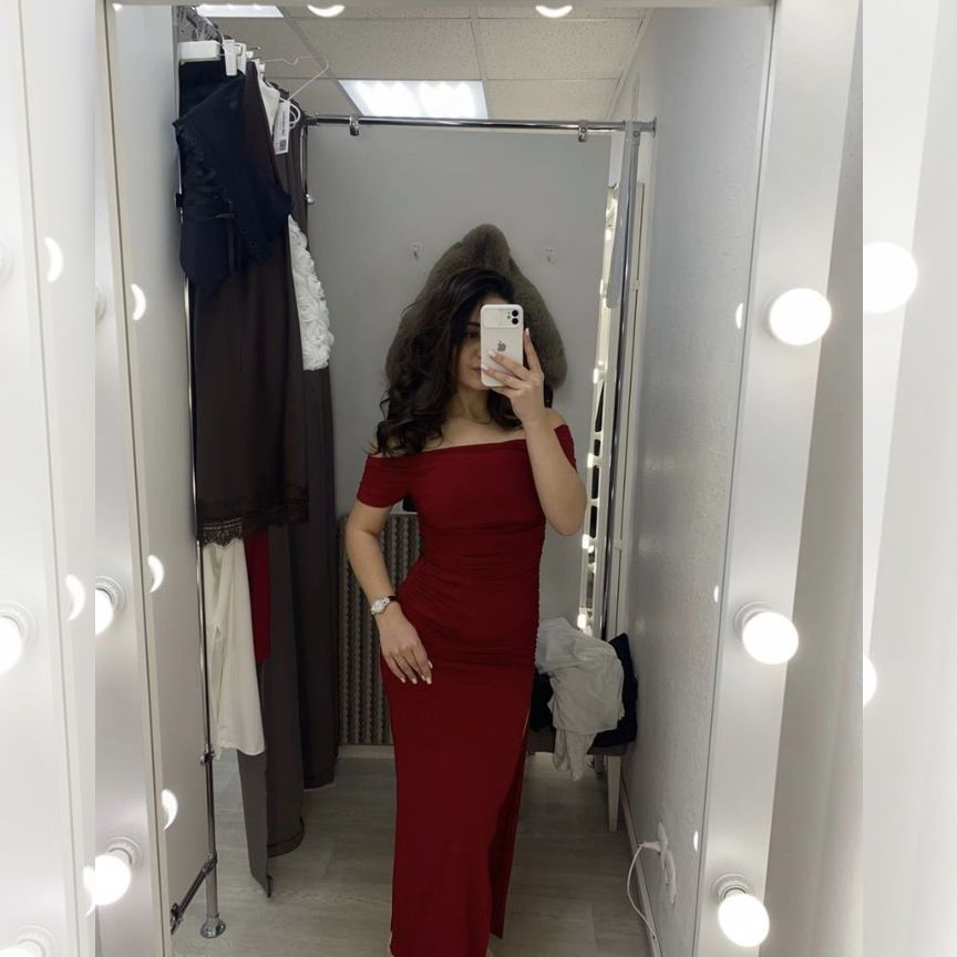 Платье красное