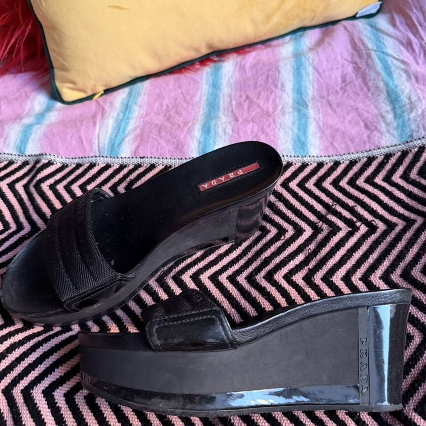 Мюли на танкетке Prada