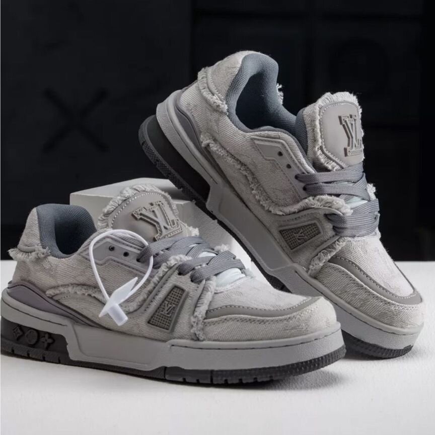 Louis vuitton кроссовки серые